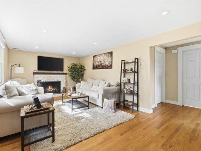 house with 4 bedroom, Burlington MA ES103709872