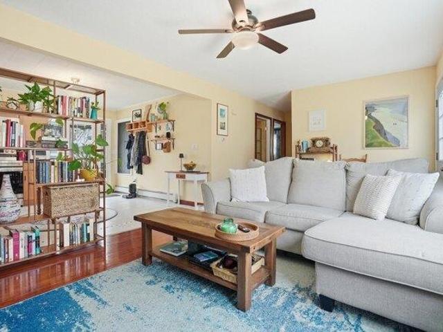 house with 4 bedroom, Burlington VT ES104513443