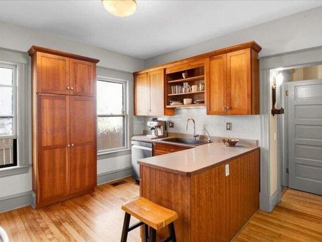 house with 4 bedroom, Burlington VT ES104606202