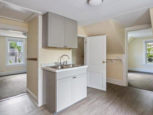 house with 4 bedroom, Burlington VT ES105125991