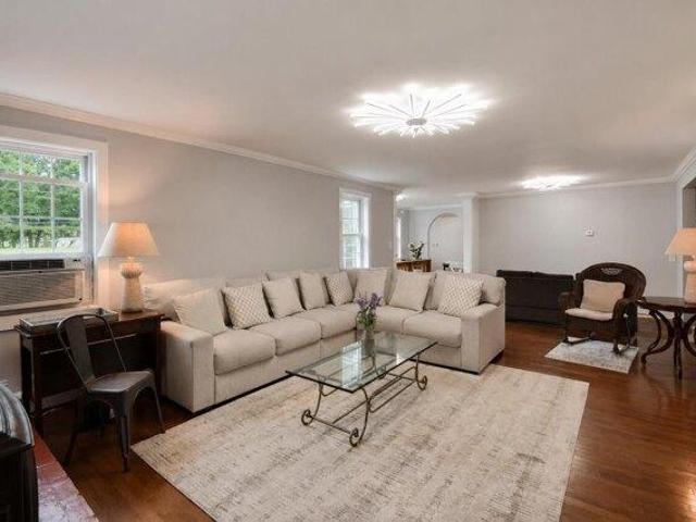 house with 4 bedroom, Burlington VT ES105175737