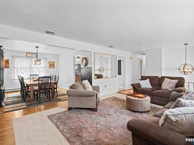 house with 4 bedroom, Butler NJ ES105204632