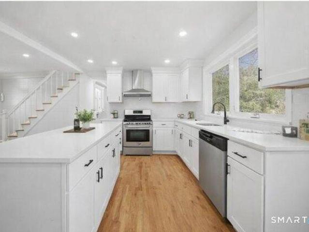 house with 4 bedroom, Canton CT DLS101801892