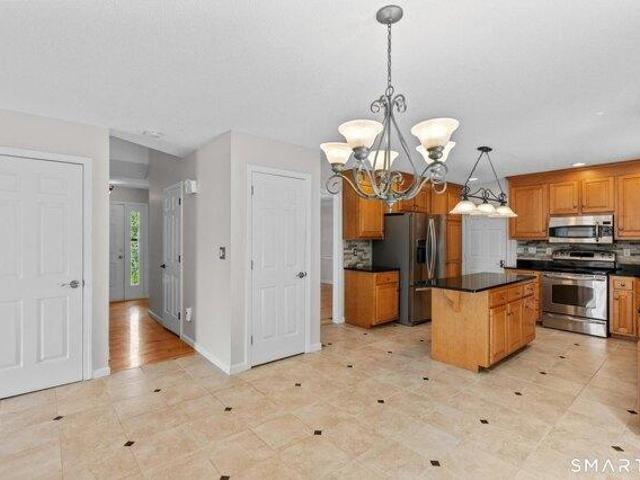 house with 4 bedroom, Canton CT ES103968501