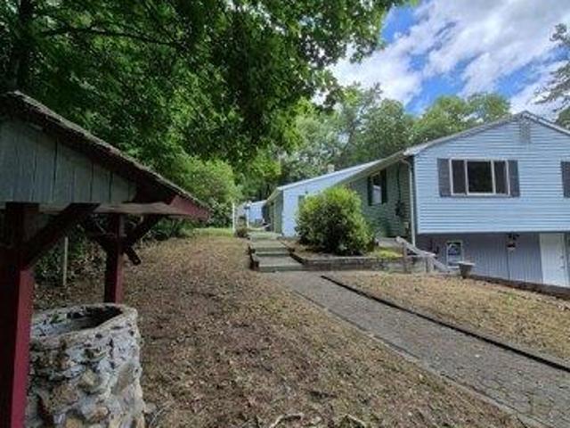 house with 4 bedroom, Canton CT ES104440450
