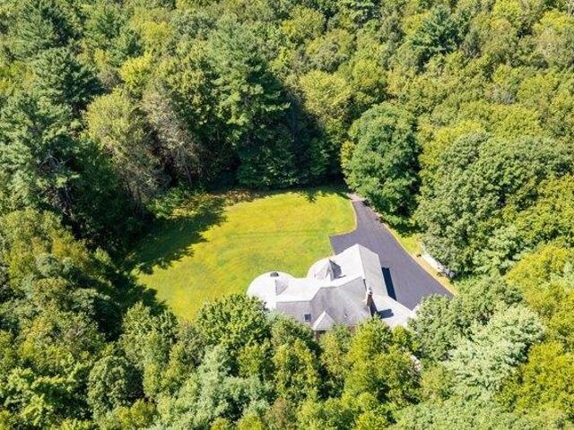 house with 4 bedroom, Canton CT ES104810235