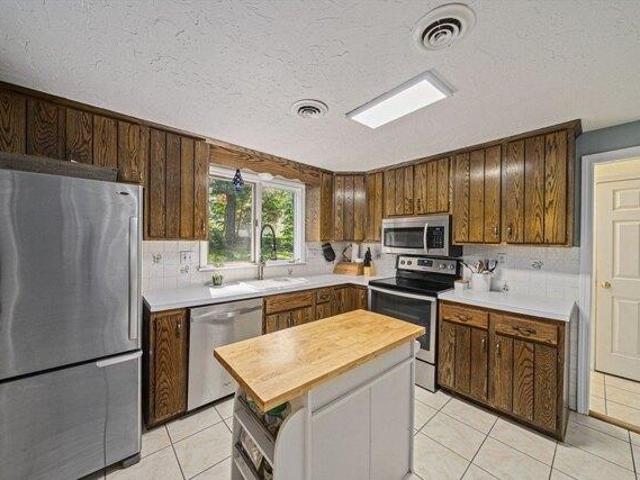 house with 4 bedroom, Canton MA DS104237037