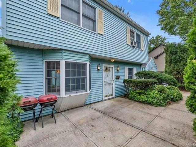 house with 4 bedroom, Carle Place NY DLS101801711