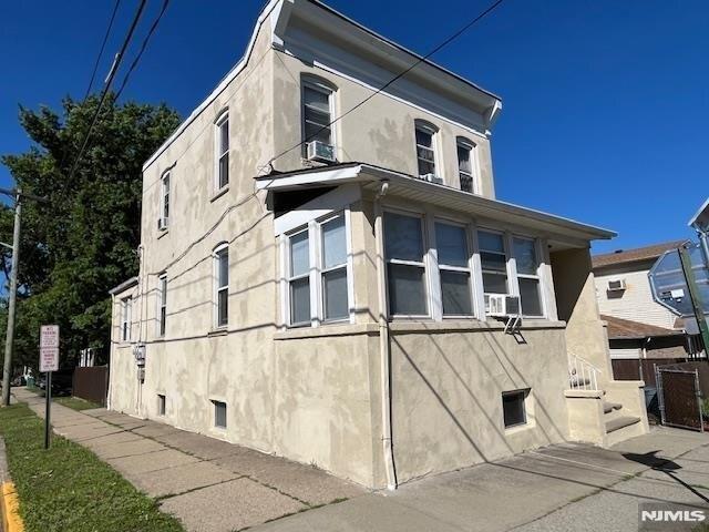 house with 4 bedroom, Carlstadt NJ DS104148277