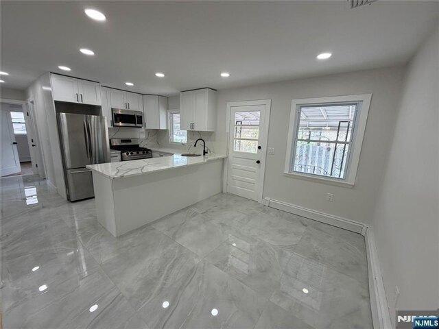 house with 4 bedroom, Carlstadt NJ ES104759299