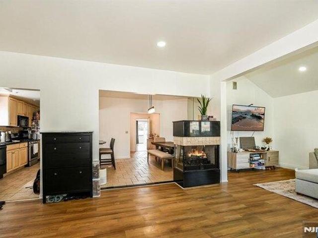 house with 4 bedroom, Carlstadt NJ ES105124999