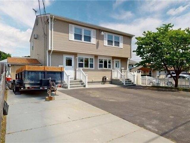 house with 4 bedroom, Central Falls RI DS104009348