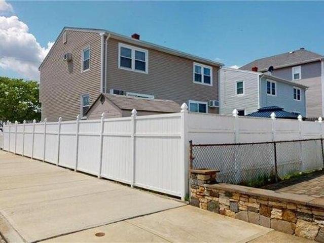 house with 4 bedroom, Central Falls RI ES104849569