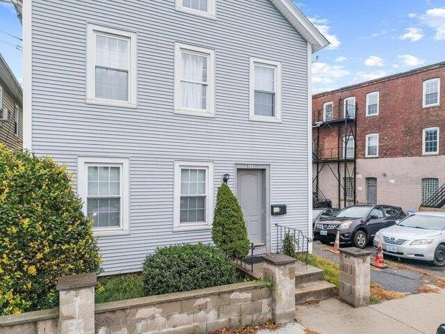 house with 4 bedroom, Central Falls RI ES105126743