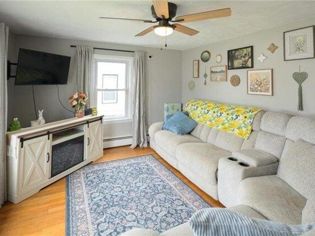 house with 4 bedroom, Central Falls RI ES103035889