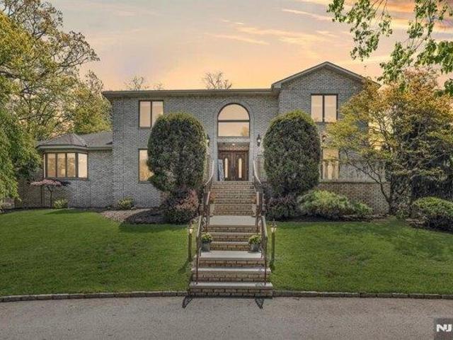 house with 4 bedroom, Cedar Grove NJ DLS102444208