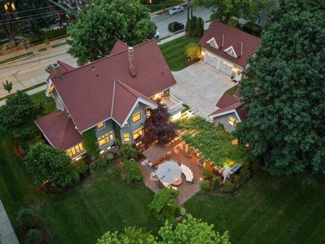 house with 4 bedroom, Cedarburg WI DS93017357