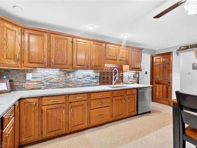 house with 4 bedroom, Charleroi PA ES103601617