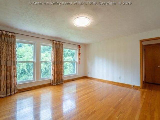 house with 4 bedroom, Charleston WV ES104908117
