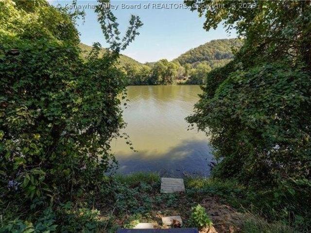 house with 4 bedroom, Charleston WV ES104909024