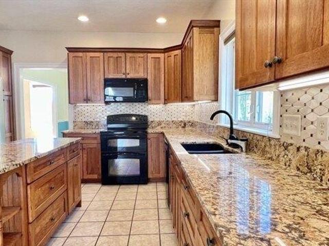 house with 4 bedroom, Charlton MA ES103223659