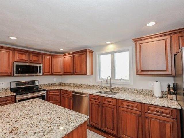 house with 4 bedroom, Chelmsford MA DLS102478560