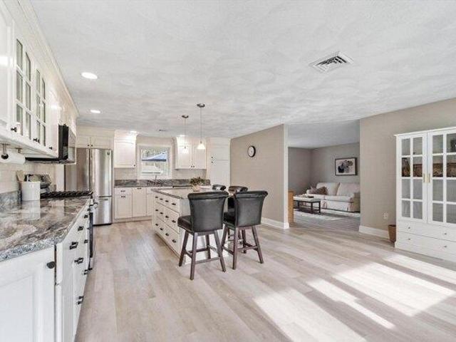 house with 4 bedroom, Chelmsford MA DLS102823501