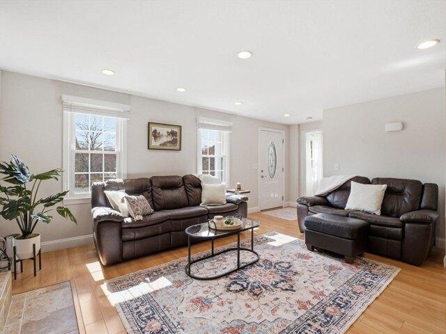 house with 4 bedroom, Chelmsford MA DS102530650