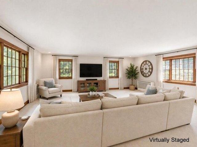 house with 4 bedroom, Chelmsford MA ES105204478