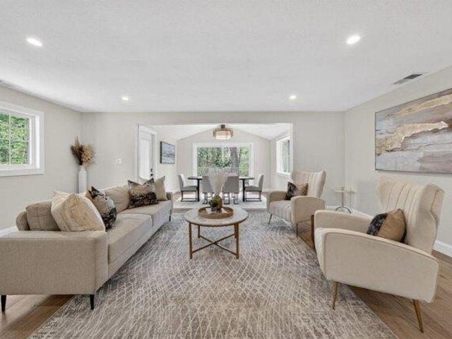 house with 4 bedroom, Chelmsford MA ES103018824