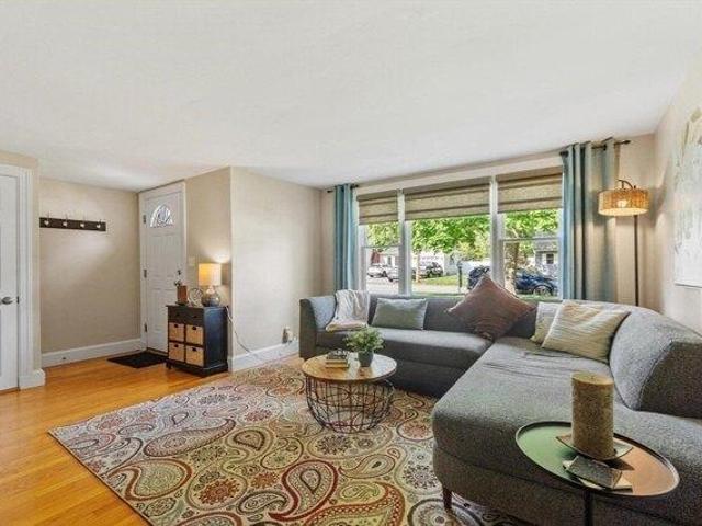 house with 4 bedroom, Chelmsford MA ES103667216