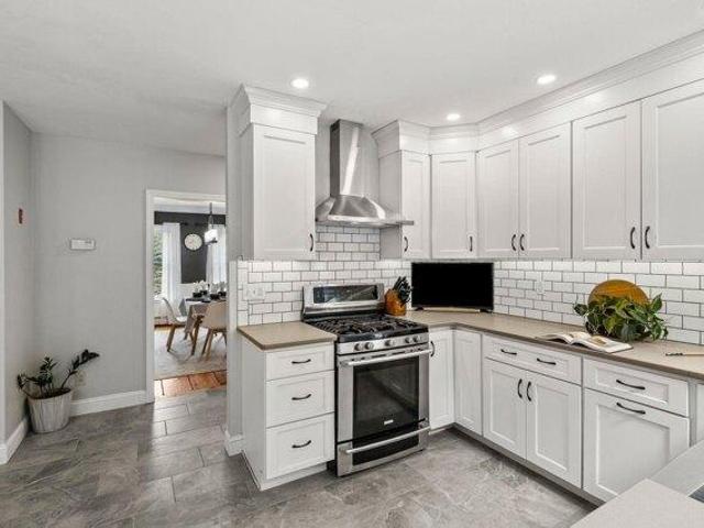 house with 4 bedroom, Chester NH DS102477508