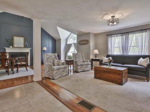 house with 4 bedroom, Chester NH ES102822977