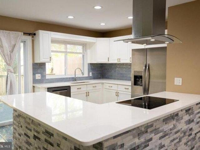 house with 4 bedroom, Chester PA DLS89486838