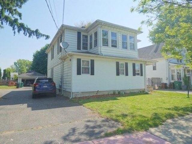 house with 4 bedroom, Chicopee MA DLS102586572