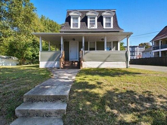 house with 4 bedroom, Chicopee MA DS102669257