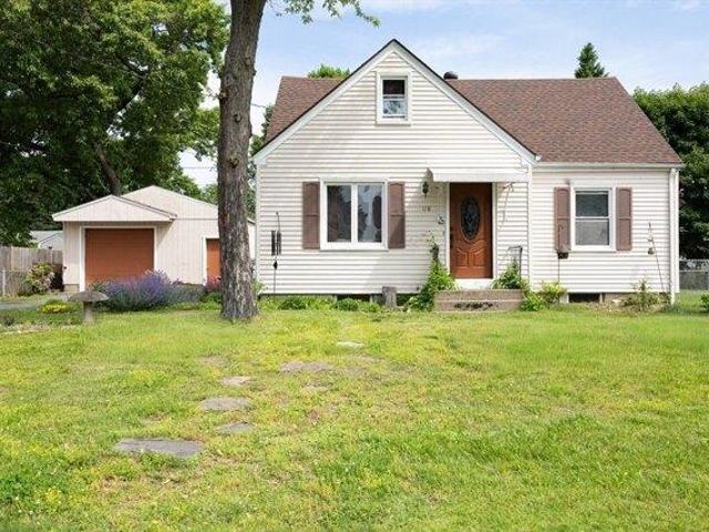 house with 4 bedroom, Chicopee MA ES103249244