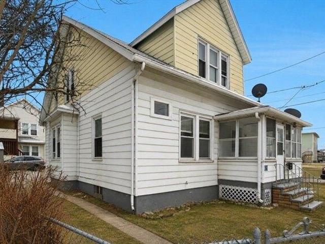 house with 4 bedroom, Chicopee MA ES103249232