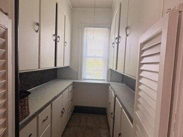 house with 4 bedroom, Chicopee MA ES103620883