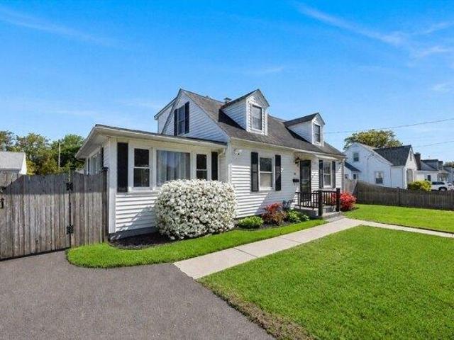 house with 4 bedroom, Chicopee MA ES103889718