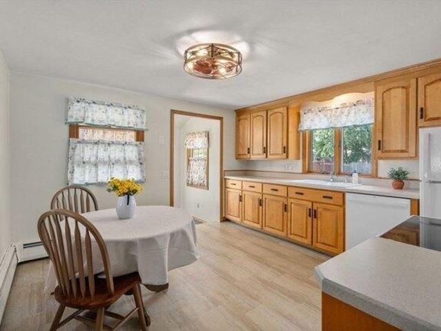 house with 4 bedroom, Chicopee MA ES104010206