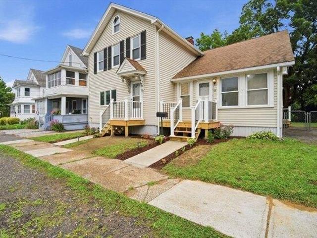 house with 4 bedroom, Chicopee MA ES104994689