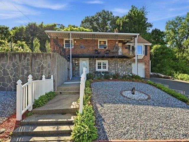 house with 4 bedroom, Chicopee MA ES105041790