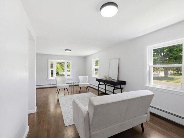 house with 4 bedroom, Chicopee MA ES105041799