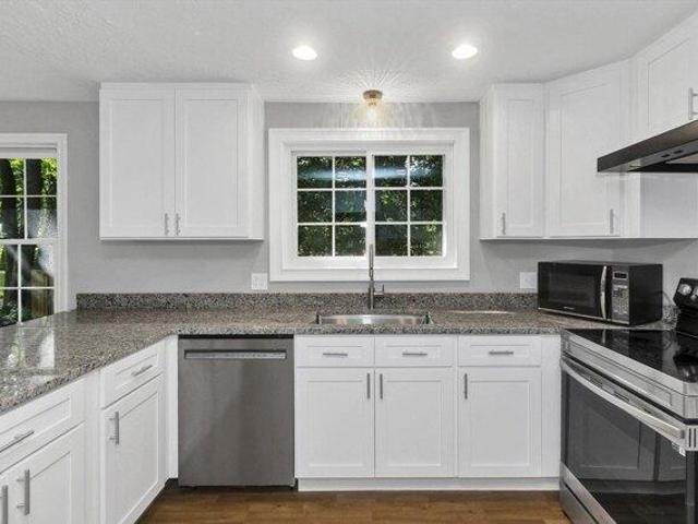 house with 4 bedroom, Chicopee MA ES105041739