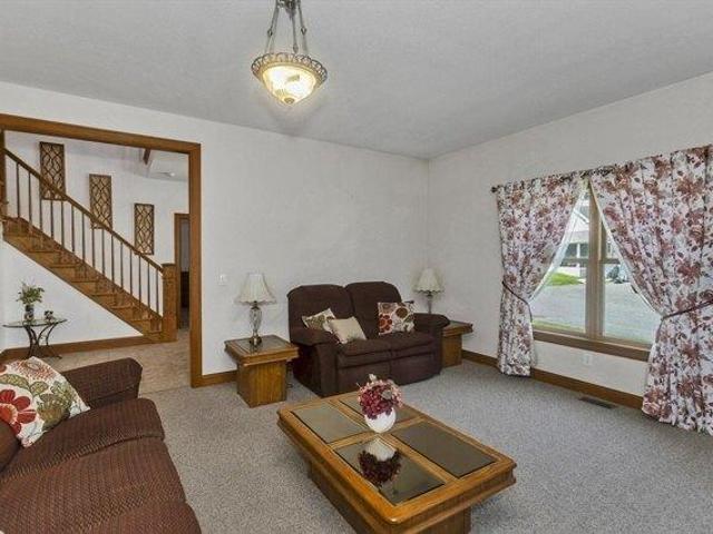 house with 4 bedroom, Chicopee MA ES105193532