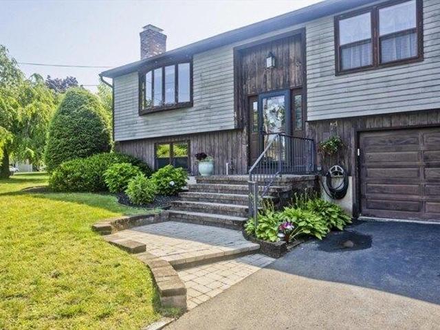house with 4 bedroom, Chicopee MA ES105122676