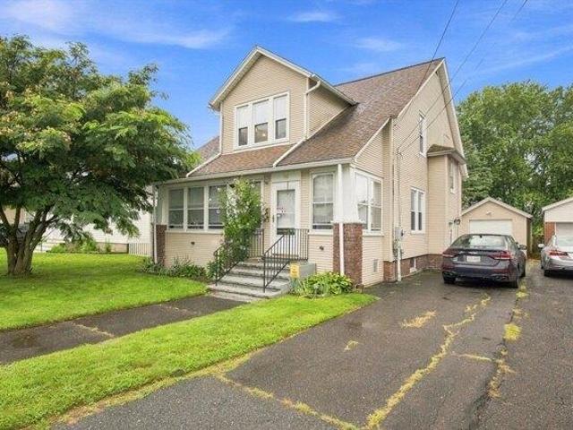 house with 4 bedroom, Chicopee MA ES105233533