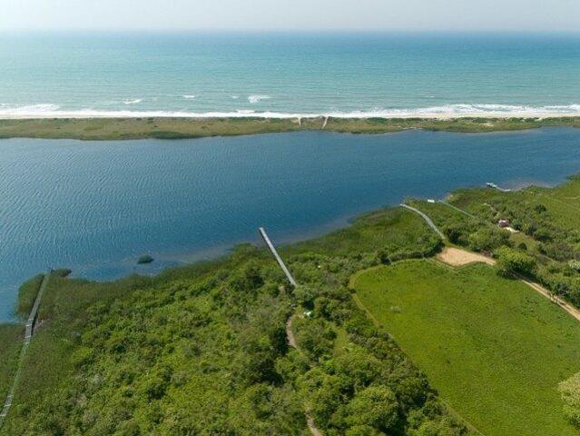 house with 4 bedroom, Chilmark MA DLS102254857