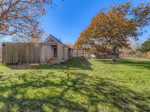 house with 4 bedroom, Chilmark MA DS102216182
